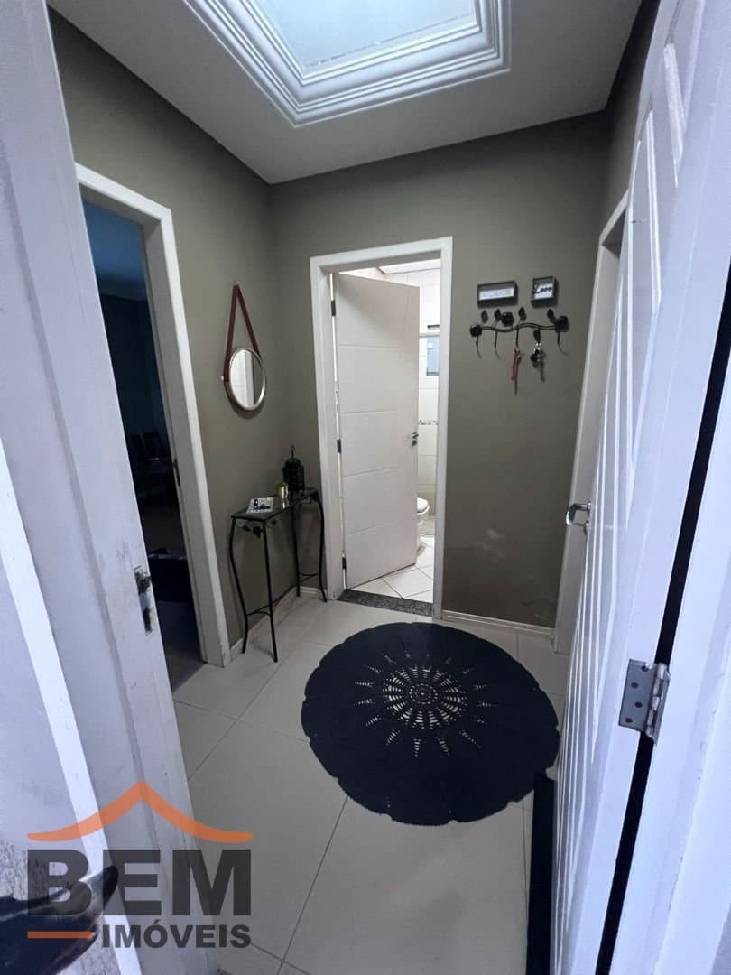 Casa à Venda com 4 quartos sendo 3 suítes, 4 vagas no bairro Cordeiros ...